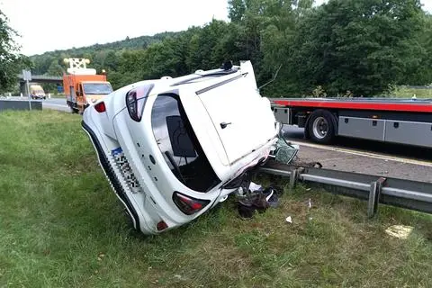 Unfall auf A45 bei Siegen: Frau lebensgefährlich verletzt